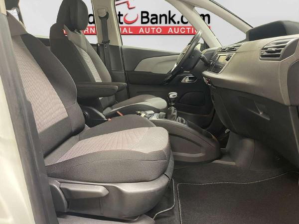 White Citroen Grand C4 SpaceToure 2021 in Marijampole, with an engine capacity of 1.50 L and mileage of 146 thousand km for 12221 €, photo 11 on AUTOMOTO.COM.LV