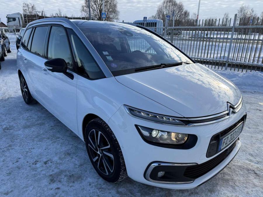 White Citroen Grand C4 SpaceToure 2021 in Marijampole, with an engine capacity of 1.20 L and mileage of 90 thousand km for 12941 €, photo 3 on AUTOMOTO.COM.LV