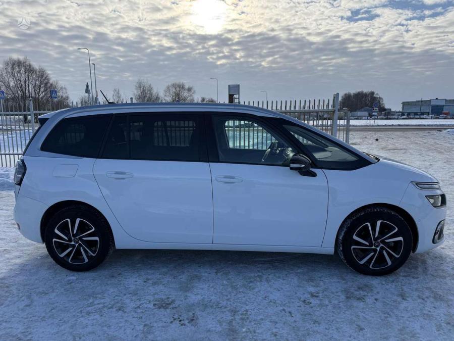 White Citroen Grand C4 SpaceToure 2021 in Marijampole, with an engine capacity of 1.20 L and mileage of 90 thousand km for 12941 €, photo 4 on AUTOMOTO.COM.LV