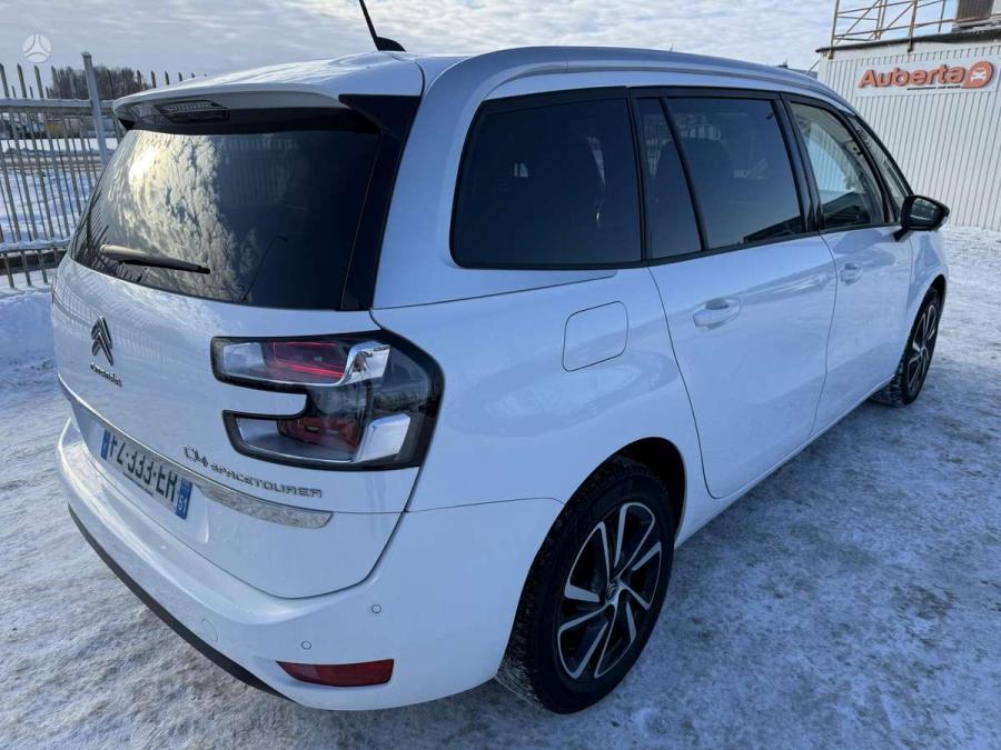 White Citroen Grand C4 SpaceToure 2021 in Marijampole, with an engine capacity of 1.20 L and mileage of 90 thousand km for 12941 €, photo 5 on AUTOMOTO.COM.LV