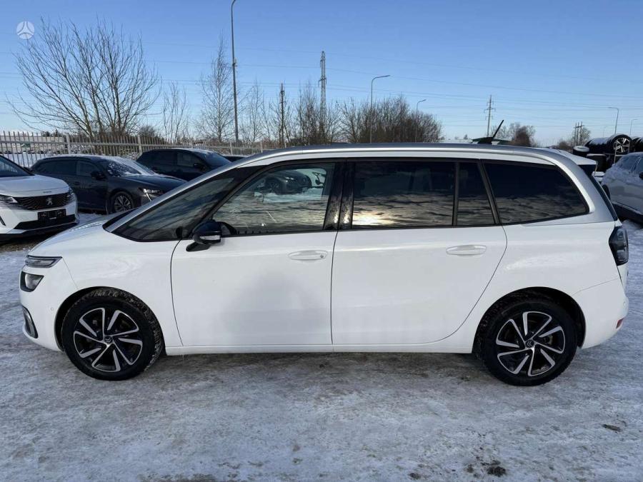 White Citroen Grand C4 SpaceToure 2021 in Marijampole, with an engine capacity of 1.20 L and mileage of 90 thousand km for 12941 €, photo 8 on AUTOMOTO.COM.LV
