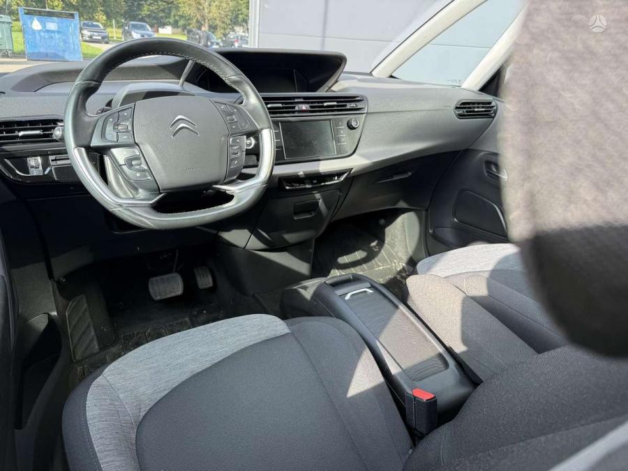 Balts Citroen Grand C4 SpaceToure 2021 Šilutė, ar dzinēja tilpumu 1.50 L un nobraukumu 198 tūkst. km par 8900 €, foto 7 vietnē AUTOMOTO.COM.LV