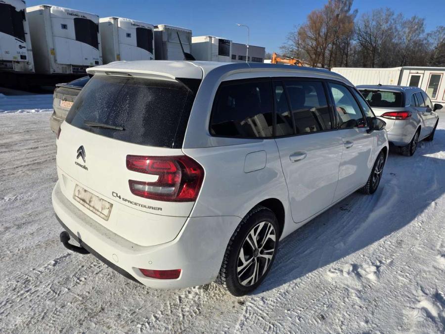 Balts Citroen Grand C4 SpaceToure 2022 Viļņa, ar dzinēja tilpumu 1.20 L un nobraukumu 210 tūkst. km par 9600 €, foto 2 vietnē AUTOMOTO.COM.LV