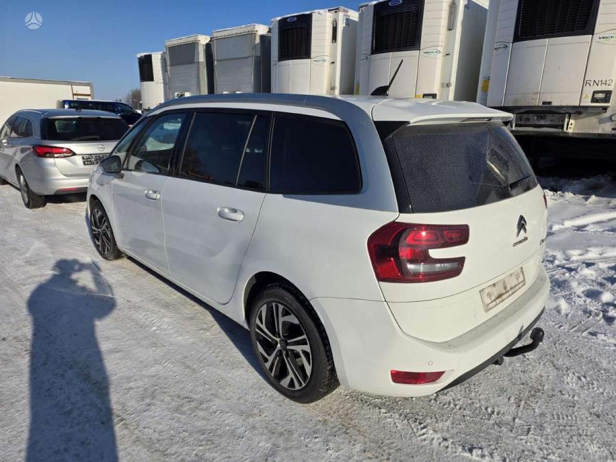 Balts Citroen Grand C4 SpaceToure 2022 Viļņa, ar dzinēja tilpumu 1.20 L un nobraukumu 210 tūkst. km par 9600 €, foto 3 vietnē AUTOMOTO.COM.LV