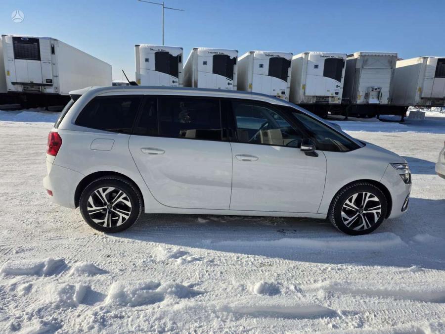 Balts Citroen Grand C4 SpaceToure 2022 Viļņa, ar dzinēja tilpumu 1.20 L un nobraukumu 210 tūkst. km par 9600 €, foto 5 vietnē AUTOMOTO.COM.LV