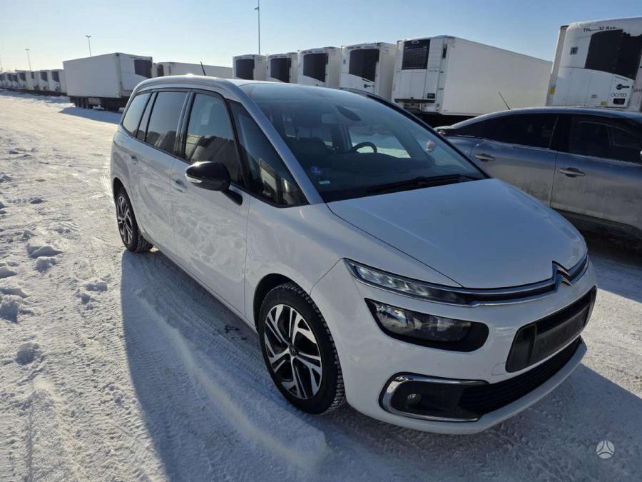Balts Citroen Grand C4 SpaceToure 2022 Viļņa, ar dzinēja tilpumu 1.20 L un nobraukumu 210 tūkst. km par 9600 €, foto 6 vietnē AUTOMOTO.COM.LV