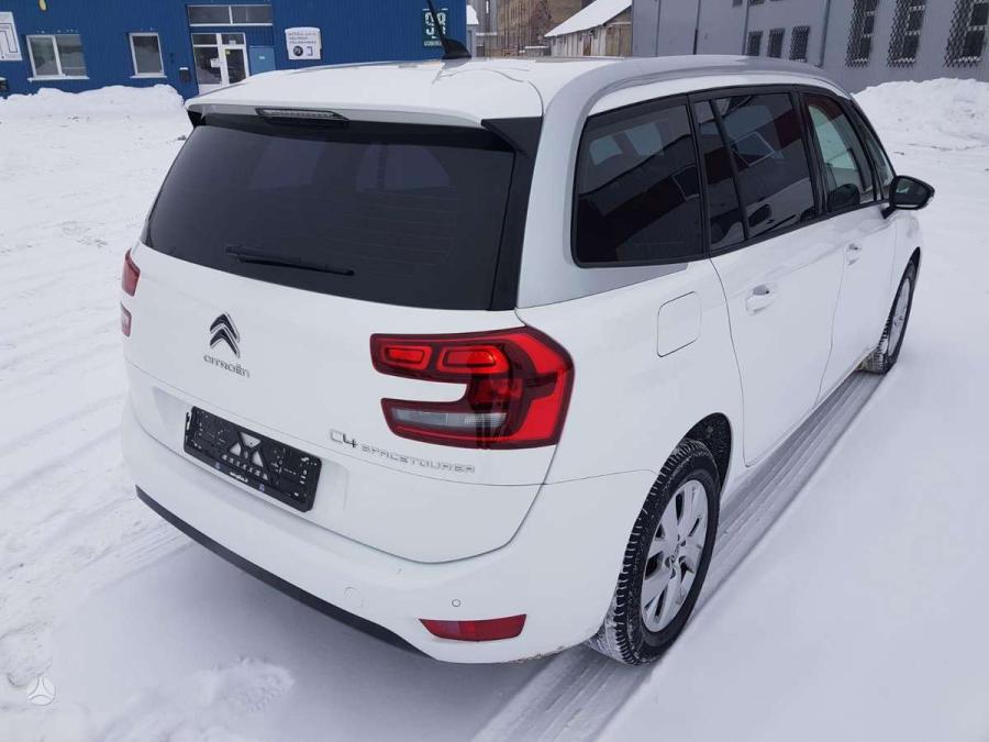 White Citroen Grand C4 SpaceToure 2022 in Siauliai, with an engine capacity of 1.50 L and mileage of 221 thousand km for 7950 €, photo 4 on AUTOMOTO.COM.LV