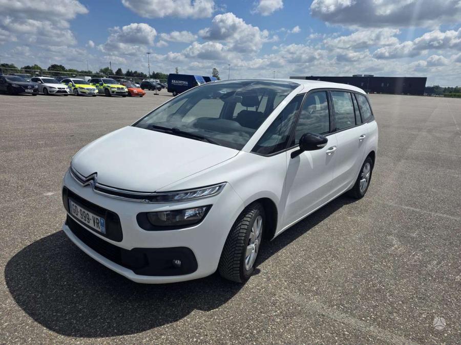 White Citroen Grand C4 SpaceToure 2022 in Vilnius, with an engine capacity of 1.50 L and mileage of 177 thousand km for 9900 €, photo 1 on AUTOMOTO.COM.LV