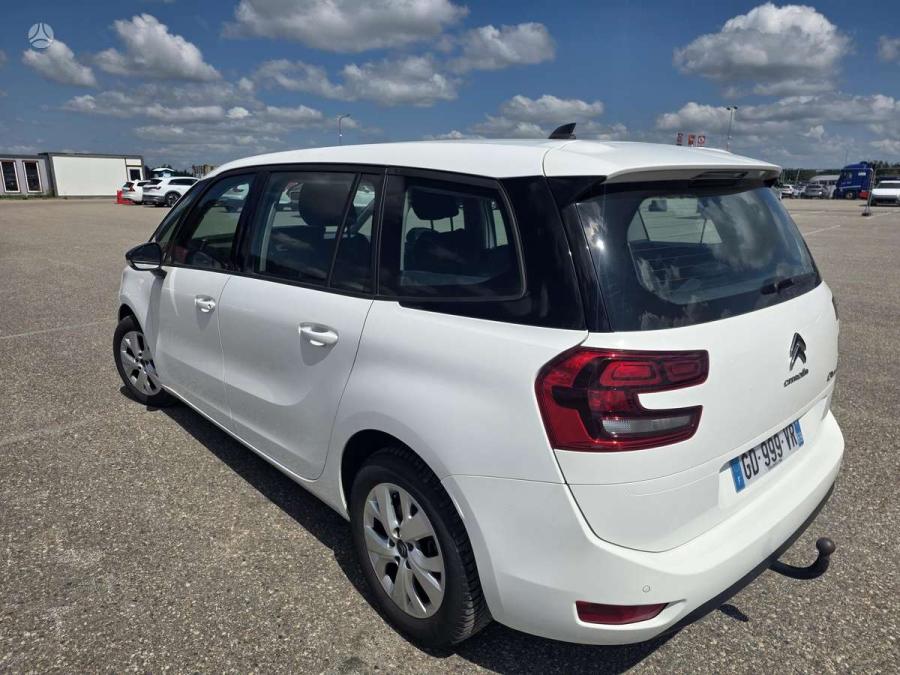 White Citroen Grand C4 SpaceToure 2022 in Vilnius, with an engine capacity of 1.50 L and mileage of 177 thousand km for 9900 €, photo 6 on AUTOMOTO.COM.LV