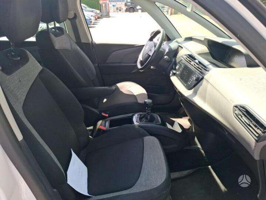 White Citroen Grand C4 SpaceToure 2022 in Vilnius, with an engine capacity of 1.50 L and mileage of 177 thousand km for 9900 €, photo 8 on AUTOMOTO.COM.LV