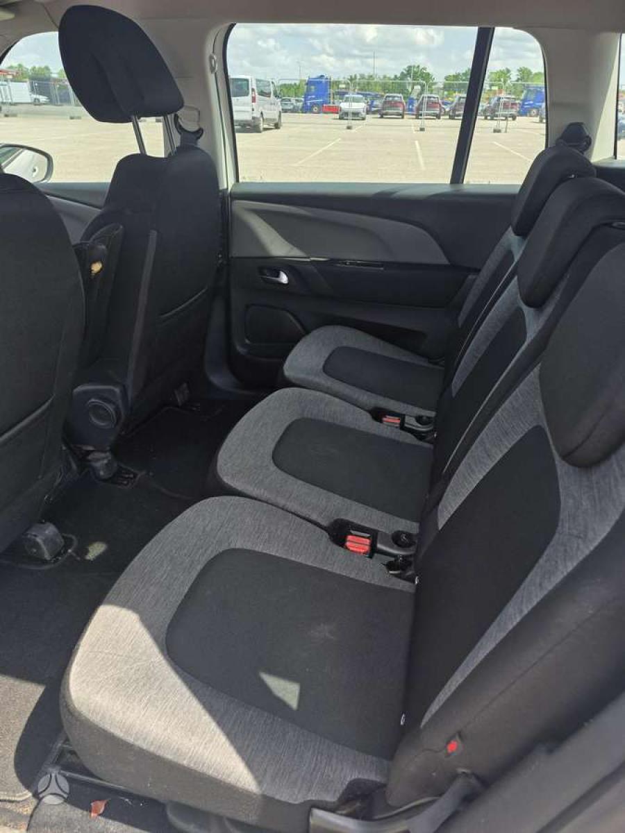 White Citroen Grand C4 SpaceToure 2022 in Vilnius, with an engine capacity of 1.50 L and mileage of 177 thousand km for 9900 €, photo 10 on AUTOMOTO.COM.LV