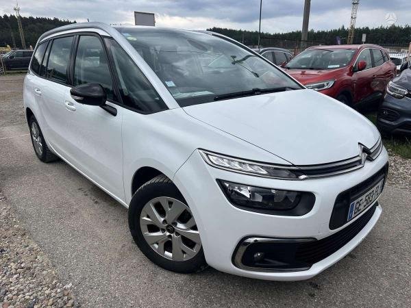 White Citroen Grand C4 SpaceToure 2022 in Vilnius, with an engine capacity of 1.50 L and mileage of 197 thousand km for 10889 €, photo 2 on AUTOMOTO.COM.LV