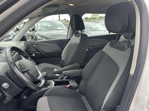 White Citroen Grand C4 SpaceToure 2022 in Vilnius, with an engine capacity of 1.50 L and mileage of 197 thousand km for 10889 €, photo 8 on AUTOMOTO.COM.LV