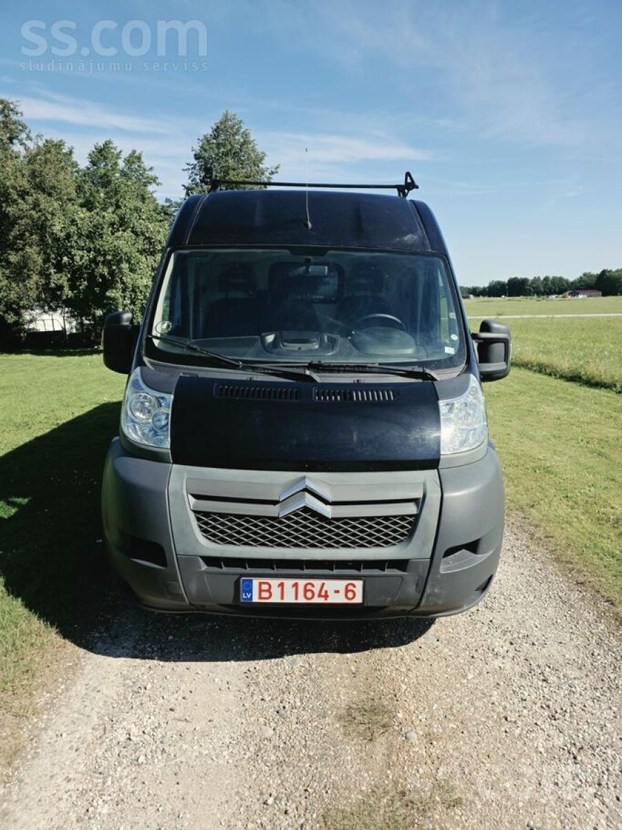 Black Citroen Jumper 2013 in Cesis, with an engine capacity of 2.20 L and mileage of 239 thousand km for 6292 €, photo 4 on AUTOMOTO.COM.LV