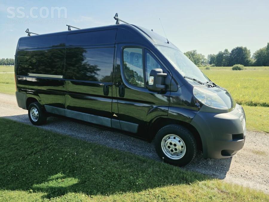Black Citroen Jumper 2013 in Cesis, with an engine capacity of 2.20 L and mileage of 239 thousand km for 6292 €, photo 5 on AUTOMOTO.COM.LV