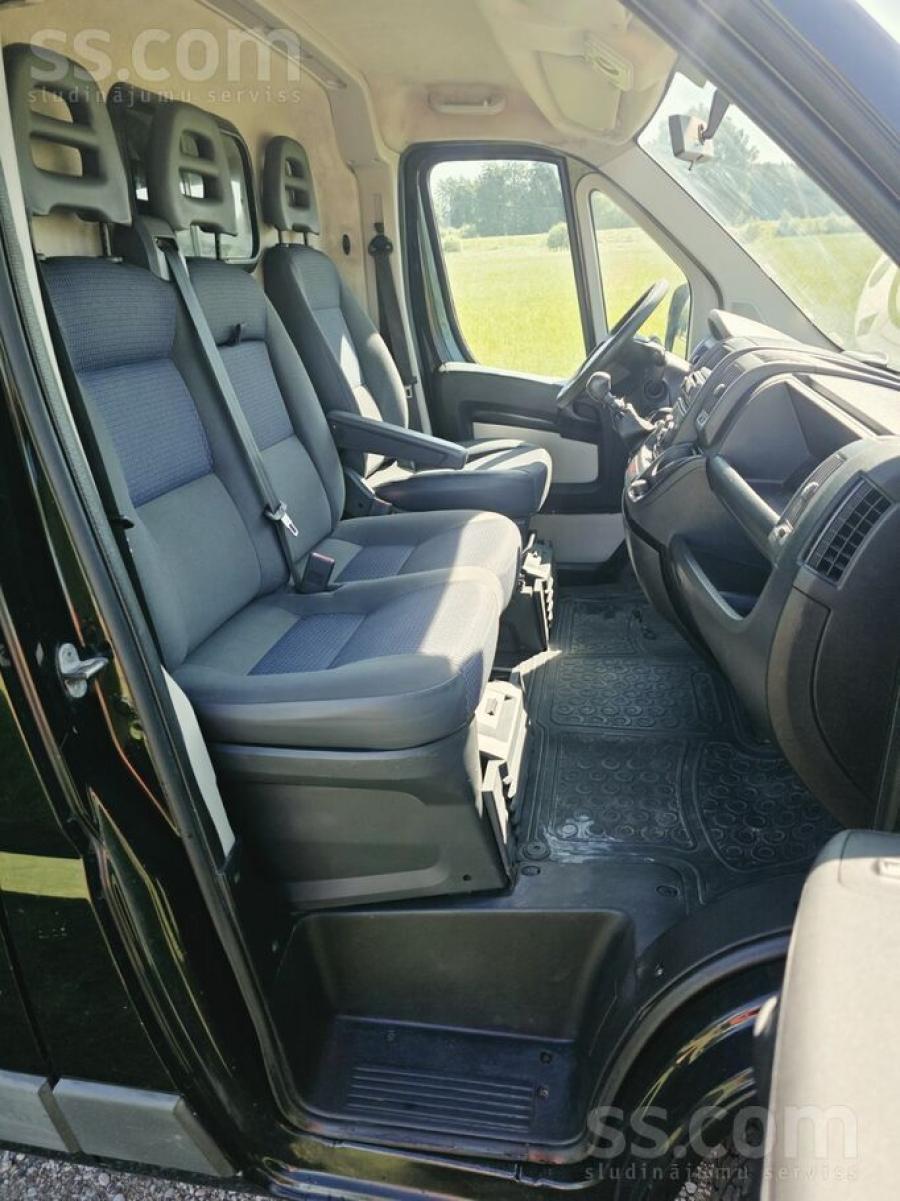 Black Citroen Jumper 2013 in Cesis, with an engine capacity of 2.20 L and mileage of 239 thousand km for 6292 €, photo 6 on AUTOMOTO.COM.LV