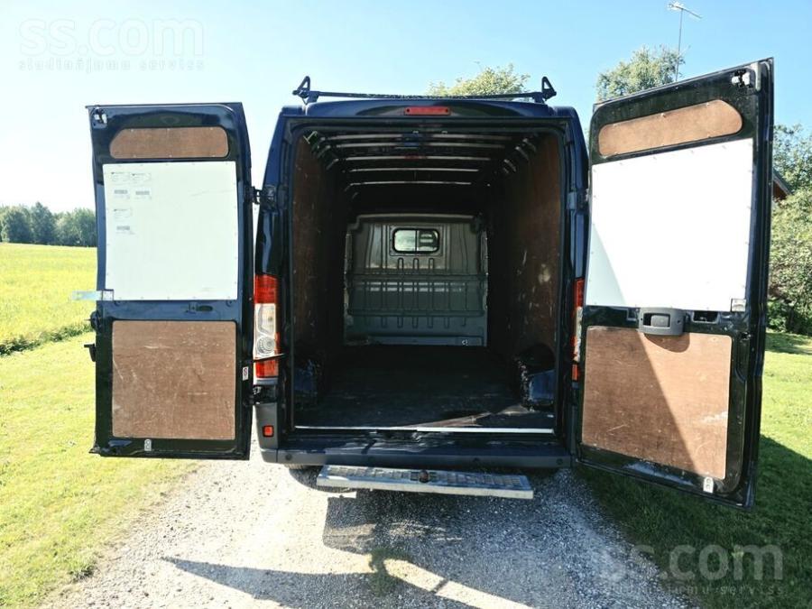 Black Citroen Jumper 2013 in Cesis, with an engine capacity of 2.20 L and mileage of 239 thousand km for 6292 €, photo 10 on AUTOMOTO.COM.LV