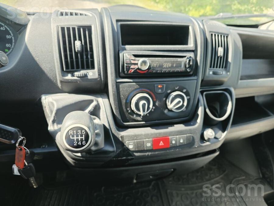 Black Citroen Jumper 2013 in Cesis, with an engine capacity of 2.20 L and mileage of 239 thousand km for 6292 €, photo 13 on AUTOMOTO.COM.LV