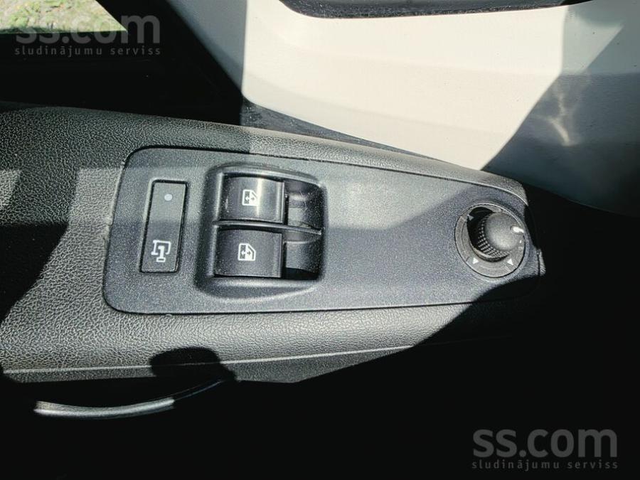 Black Citroen Jumper 2013 in Cesis, with an engine capacity of 2.20 L and mileage of 239 thousand km for 6292 €, photo 24 on AUTOMOTO.COM.LV