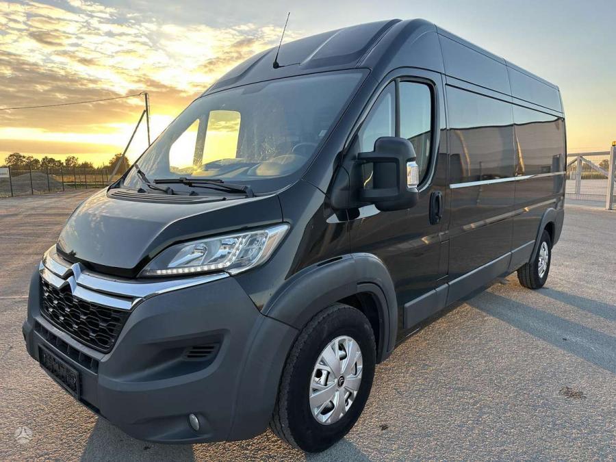 Melns Citroen Jumper 2016 Panevēža, ar dzinēja tilpumu 2.20 L un nobraukumu 333 tūkst. km par 10499 €, foto 1 vietnē AUTOMOTO.COM.LV