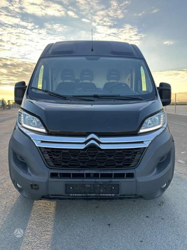 Black Citroen Jumper 2016 in Panevezys, with an engine capacity of 2.20 L and mileage of 333 thousand km for 10499 €, photo 3 on AUTOMOTO.COM.LV