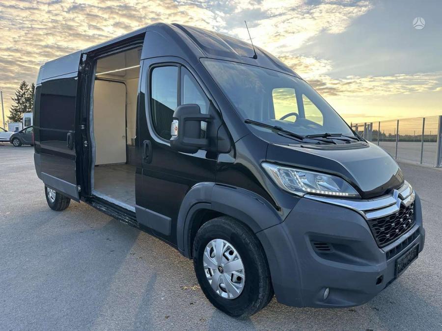 Melns Citroen Jumper 2016 Panevēža, ar dzinēja tilpumu 2.20 L un nobraukumu 333 tūkst. km par 10499 €, foto 5 vietnē AUTOMOTO.COM.LV
