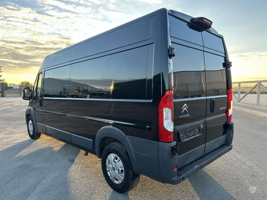 Melns Citroen Jumper 2016 Panevēža, ar dzinēja tilpumu 2.20 L un nobraukumu 333 tūkst. km par 10499 €, foto 6 vietnē AUTOMOTO.COM.LV