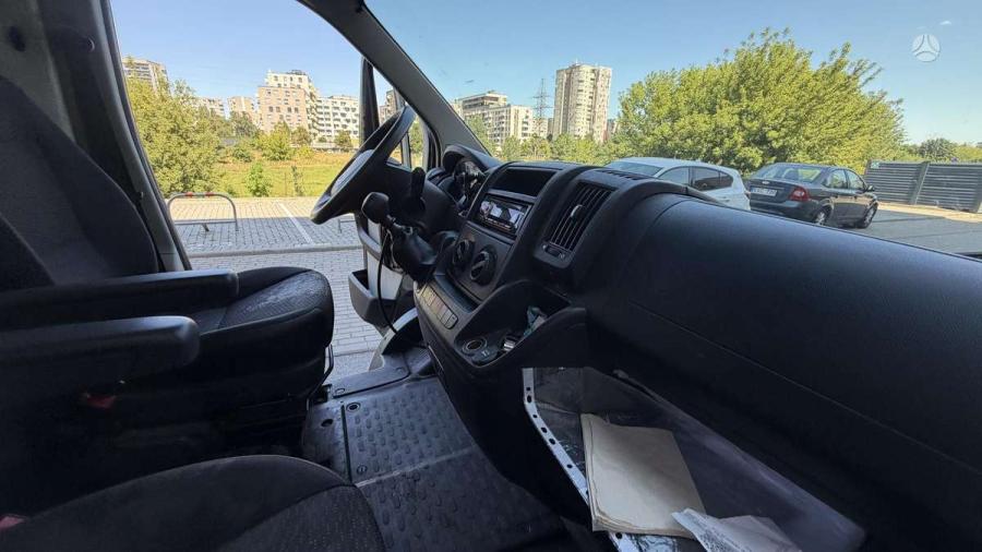 Melns Citroen Jumper 2018 Viļņa, ar dzinēja tilpumu 2.00 L un nobraukumu 147 tūkst. km par 5200 €, foto 17 vietnē AUTOMOTO.COM.LV