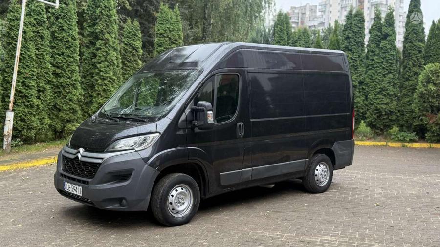 Black Citroen Jumper 2018 in Vilnius, with an engine capacity of 2.00 L and mileage of 147 thousand km for 5150 €, photo 3 on AUTOMOTO.COM.LV
