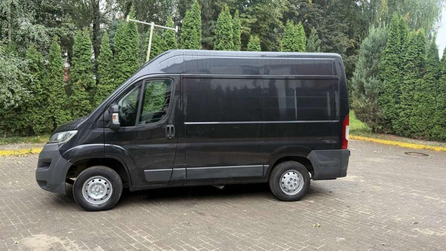 Black Citroen Jumper 2018 in Vilnius, with an engine capacity of 2.00 L and mileage of 147 thousand km for 5150 €, photo 4 on AUTOMOTO.COM.LV