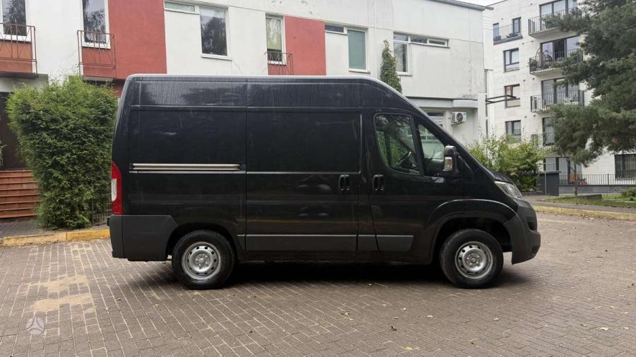 Black Citroen Jumper 2018 in Vilnius, with an engine capacity of 2.00 L and mileage of 147 thousand km for 5150 €, photo 8 on AUTOMOTO.COM.LV