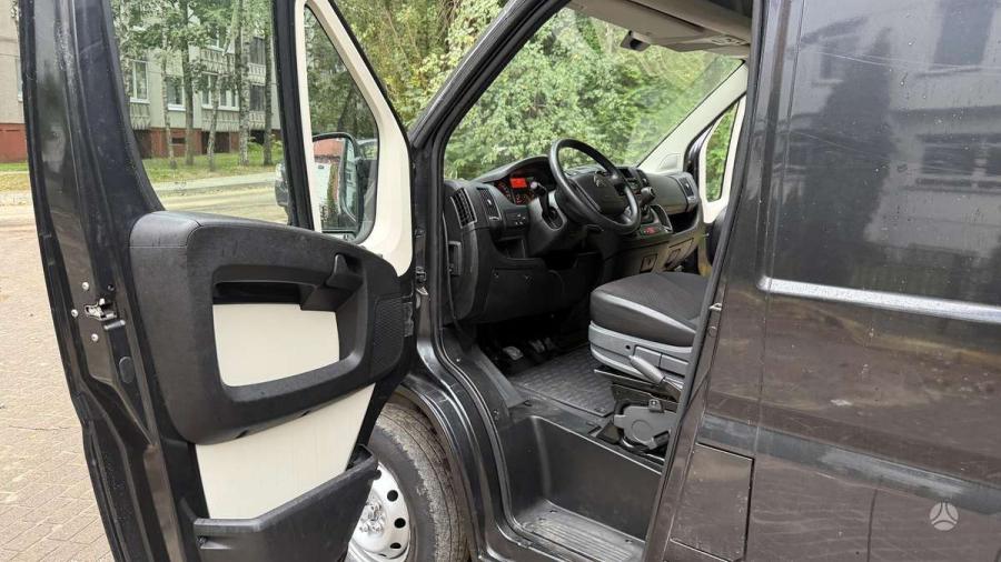 Black Citroen Jumper 2018 in Vilnius, with an engine capacity of 2.00 L and mileage of 147 thousand km for 5150 €, photo 11 on AUTOMOTO.COM.LV