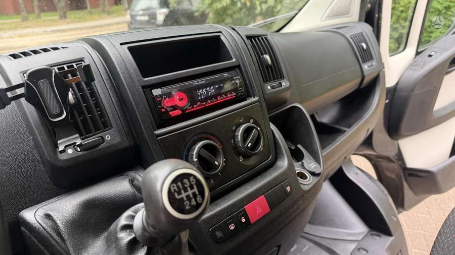 Black Citroen Jumper 2018 in Vilnius, with an engine capacity of 2.00 L and mileage of 147 thousand km for 5150 €, photo 14 on AUTOMOTO.COM.LV