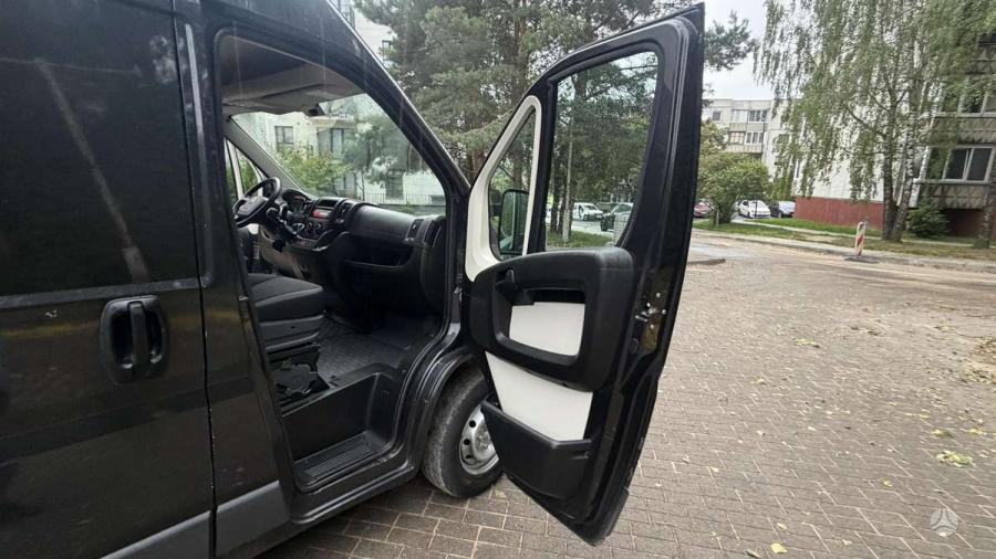Black Citroen Jumper 2018 in Vilnius, with an engine capacity of 2.00 L and mileage of 147 thousand km for 5150 €, photo 15 on AUTOMOTO.COM.LV