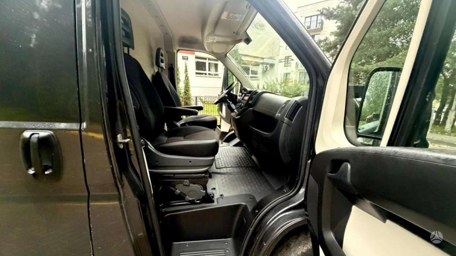Black Citroen Jumper 2018 in Vilnius, with an engine capacity of 2.00 L and mileage of 147 thousand km for 5150 €, photo 16 on AUTOMOTO.COM.LV