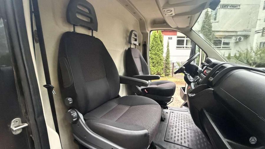Black Citroen Jumper 2018 in Vilnius, with an engine capacity of 2.00 L and mileage of 147 thousand km for 5150 €, photo 17 on AUTOMOTO.COM.LV