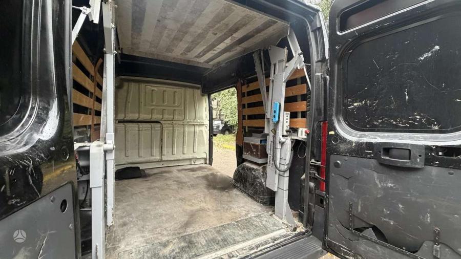 Black Citroen Jumper 2018 in Vilnius, with an engine capacity of 2.00 L and mileage of 147 thousand km for 5150 €, photo 23 on AUTOMOTO.COM.LV