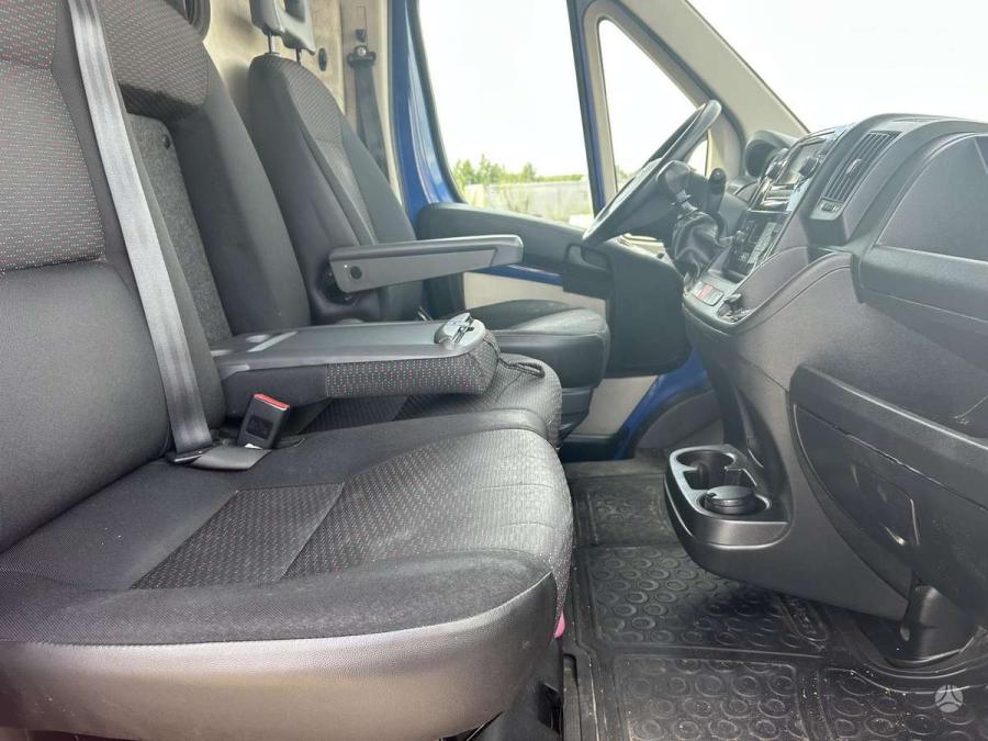 Blue Citroen Jumper 2019 in Vilnius, with an engine capacity of 2.00 L and mileage of 115 thousand km for 15125 €, photo 17 on AUTOMOTO.COM.LV