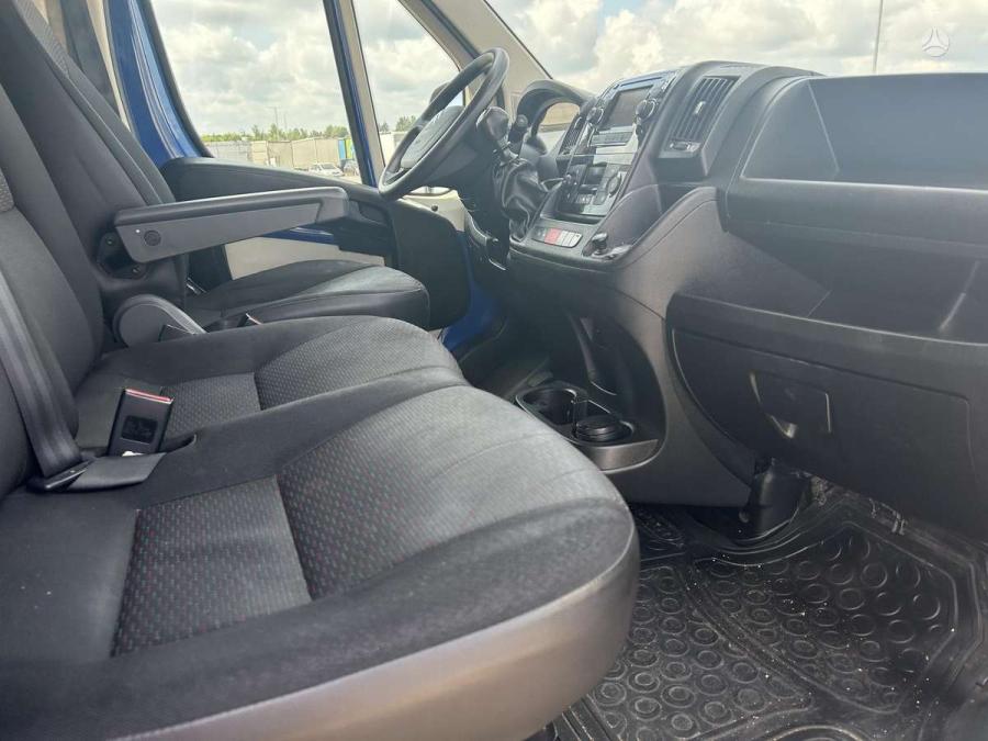 Blue Citroen Jumper 2019 in Vilnius, with an engine capacity of 2.00 L and mileage of 115 thousand km for 15125 €, photo 19 on AUTOMOTO.COM.LV