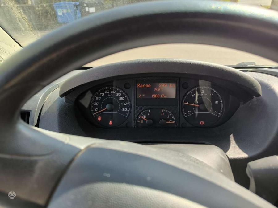 Blue Citroen Jumper 2021 in Panevezys, with an engine capacity of 0.00 L and mileage of 200 thousand km for 15000 €, photo 9 on AUTOMOTO.COM.LV