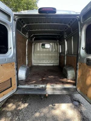 Pelēks Citroen Jumper 2008 Marijampole, ar dzinēja tilpumu 2.20 L un nobraukumu 295 tūkst. km par 3000 €, foto 8 vietnē AUTOMOTO.COM.LV