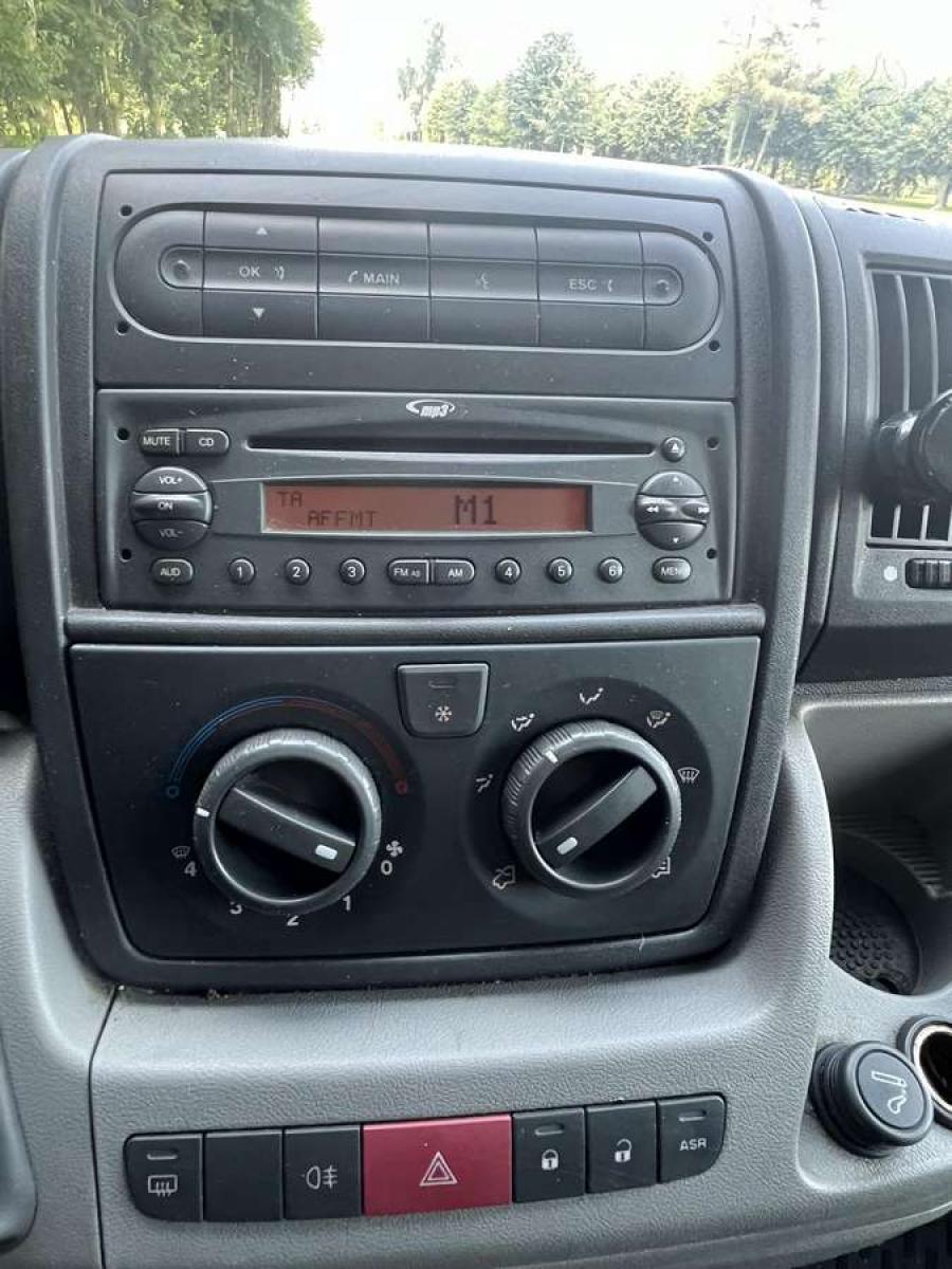 Pelēks Citroen Jumper 2008 Marijampole, ar dzinēja tilpumu 2.20 L un nobraukumu 295 tūkst. km par 3000 €, foto 13 vietnē AUTOMOTO.COM.LV
