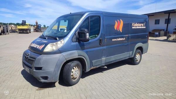 Grey Citroen Jumper 2009 in Siauliai, with an engine capacity of 2.20 L and mileage of 390 thousand km for 1500 €, photo 1 on AUTOMOTO.COM.LV