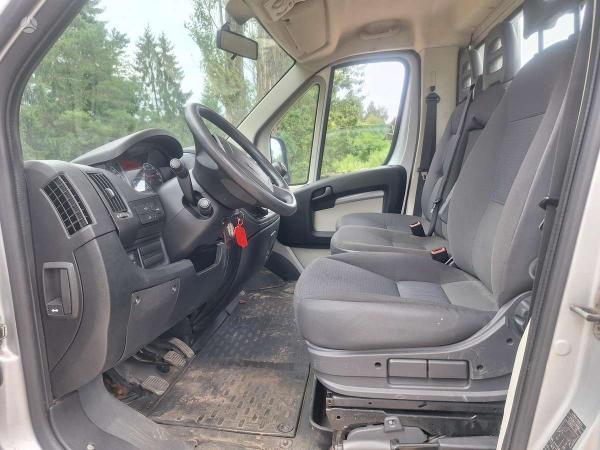 Grey Citroen Jumper 2013 in Taurage, with an engine capacity of 2.20 L and mileage of 200 thousand km for 6700 €, photo 9 on AUTOMOTO.COM.LV
