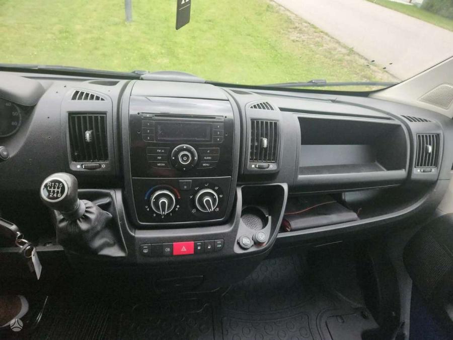 Grey Citroen Jumper 2014 in Siauliai, with an engine capacity of 2.20 L and mileage of 24 thousand km for 4899 €, photo 9 on AUTOMOTO.COM.LV