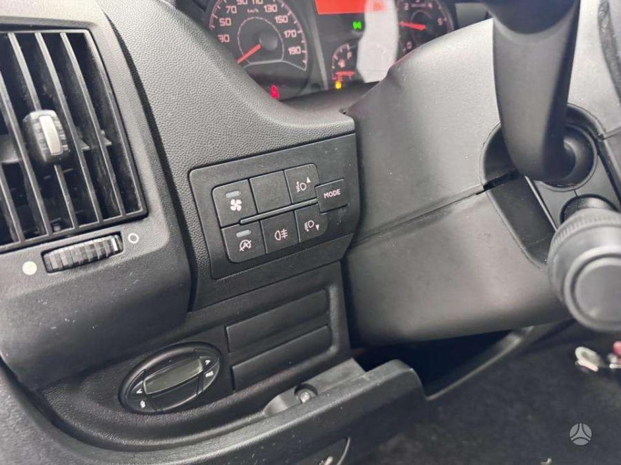 Grey Citroen Jumper 2017 in Radviliskis, with an engine capacity of 2.00 L and mileage of 195 thousand km for 10250 €, photo 16 on AUTOMOTO.COM.LV