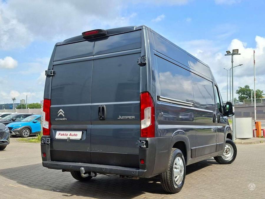 Pelēks Citroen Jumper 2021 Viļņa, ar dzinēja tilpumu 2.18 L un nobraukumu 66 tūkst. km par 16900 €, foto 5 vietnē AUTOMOTO.COM.LV