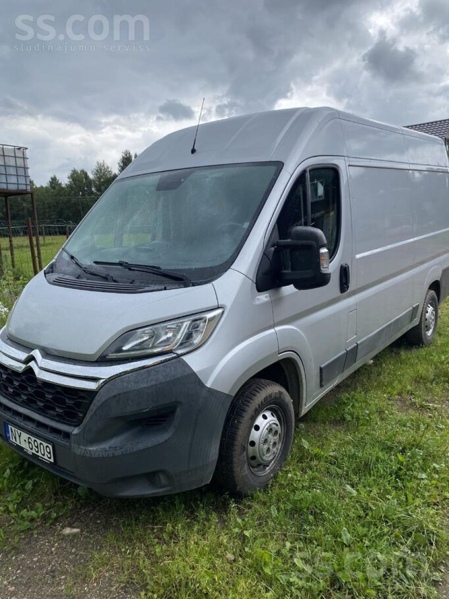 Pelēks Citroen Jumper 2014 Daugavpils, ar dzinēja tilpumu 2.20 L un nobraukumu 390 tūkst. km par 6500 €, foto 1 vietnē AUTOMOTO.COM.LV