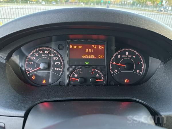 Grey Citroen Jumper 2016 in Jelgava, with an engine capacity of 2.20 L and mileage of 225 thousand km for 7350 €, photo 11 on AUTOMOTO.COM.LV