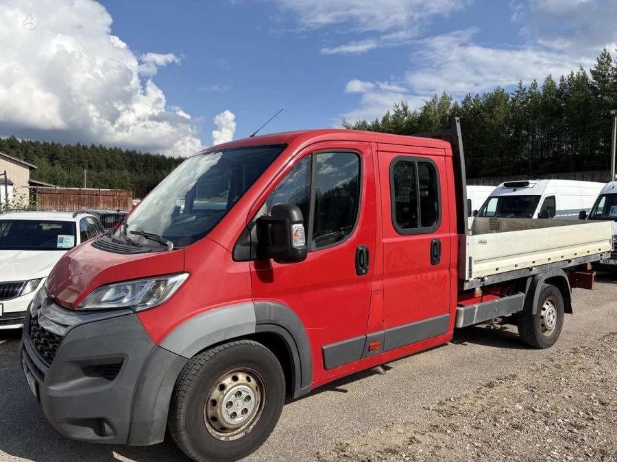 Red Citroen Jumper 2015 in Vilnius, with an engine capacity of 2.20 L and mileage of 285 thousand km for 6200 €, photo 1 on AUTOMOTO.COM.LV